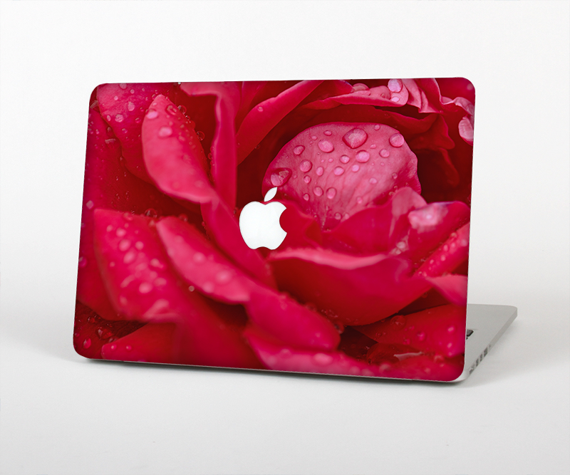 The Drenched Red Rose Skin Set for the Apple MacBook Pro 15" with Reti ...