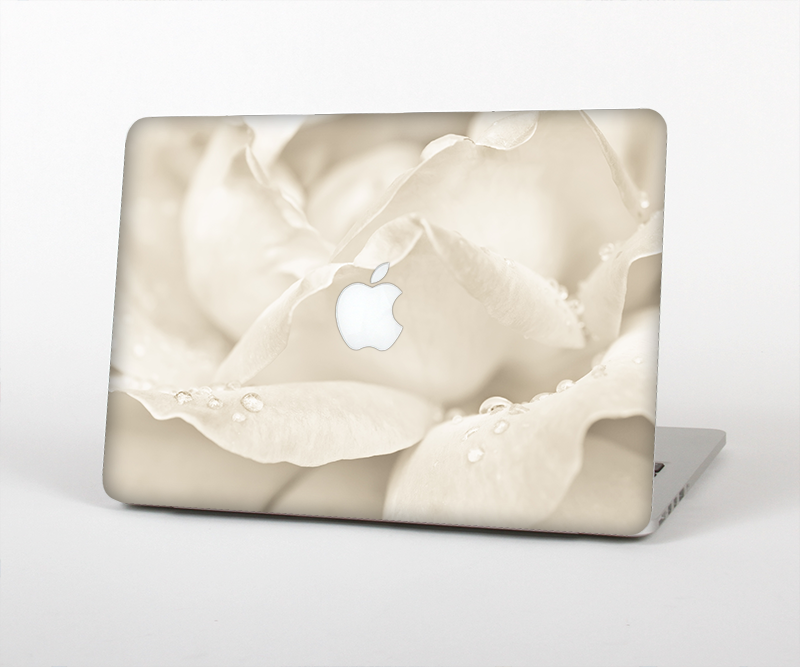 The Drenched White Rose Skin Set for the Apple MacBook Pro 15" with Re ...
